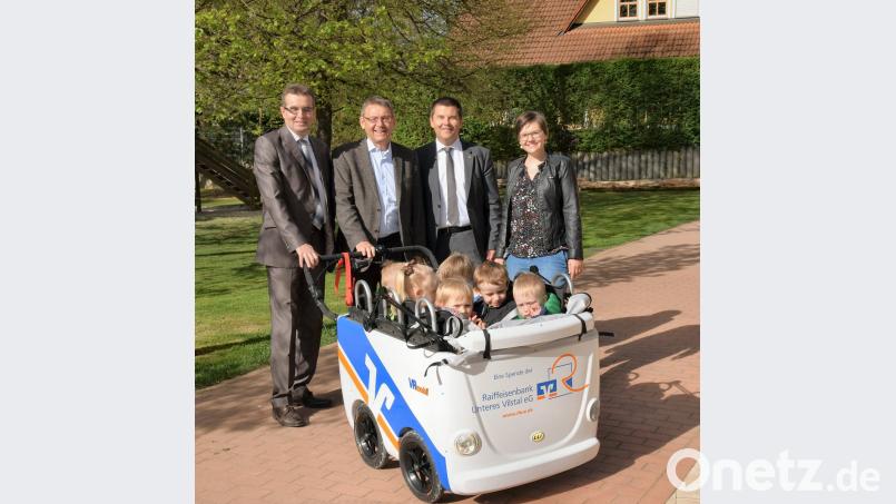 VRmobil Kinderbus erobert die Herzen der Kinder im Sturm: Ein echter Hingucker | Onetz
