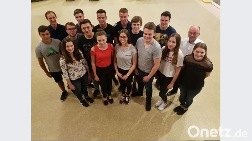 Katholische Landjugend mit viel Elan und Gemeinschaftsgeist am Werk - Bürgermeister voll des ...