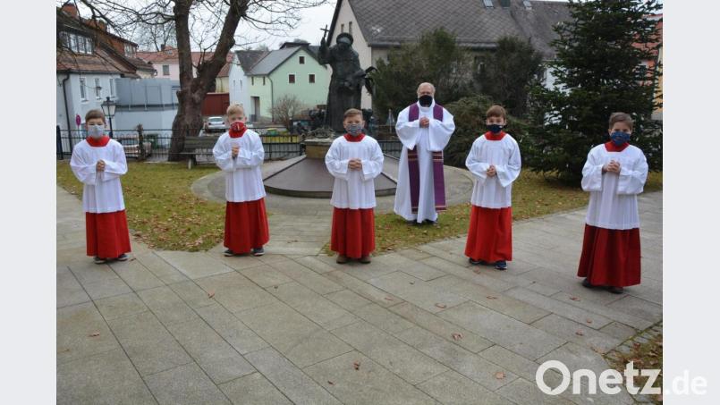 Acht neue Ministranten in der Pfarrei St. Laurentius in Konnersreuth | Onetz