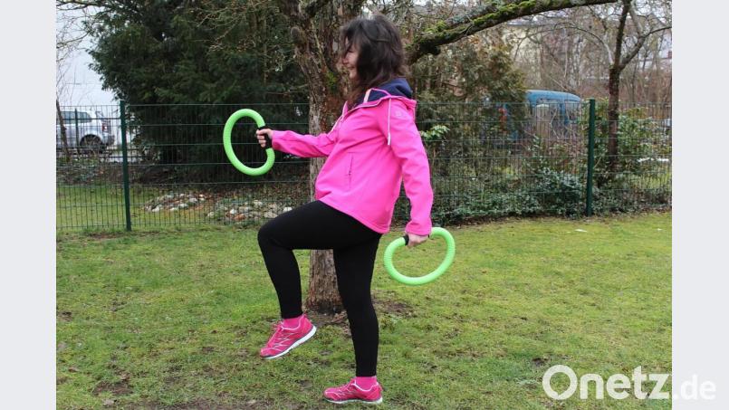 Zu Hause fit bleiben, Teil 5: Übungen mit Smovey-Ringen | Onetz