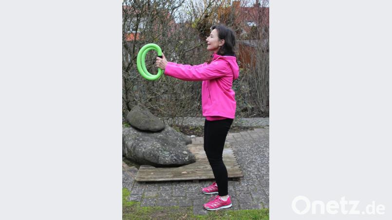 Zu Hause fit bleiben, Teil 5: Übungen mit Smovey-Ringen | Onetz