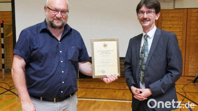 Besondere Ehrung für Realschulkonrektor Richard Reber | Onetz