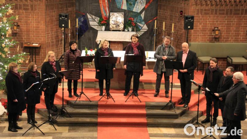 Applaus für Vokalensemble „ChorDiSono“ in der Kirche St. Peter | Onetz