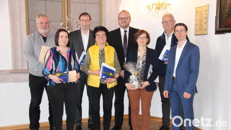 Neustädter Landrat dankt Mitarbeitern und Ruheständlern | Onetz