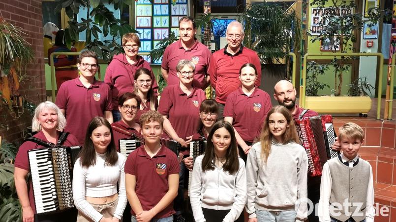 Weidener Akkordeon-Orchester präsentierte frühlingshafte Musik | Onetz