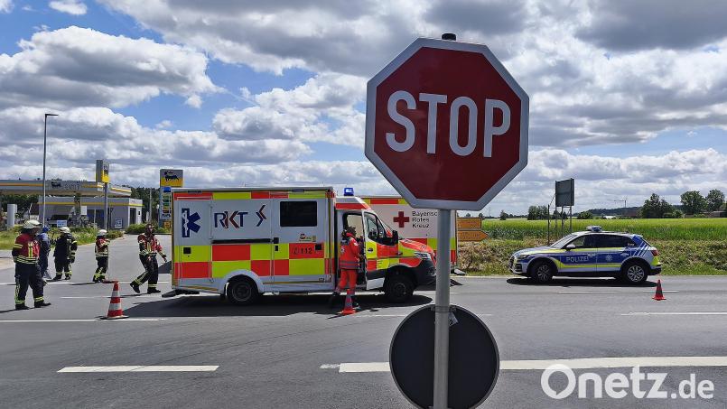 Motorradfahrer und Sozia bei Unfall auf der B 470 verletzt | Onetz