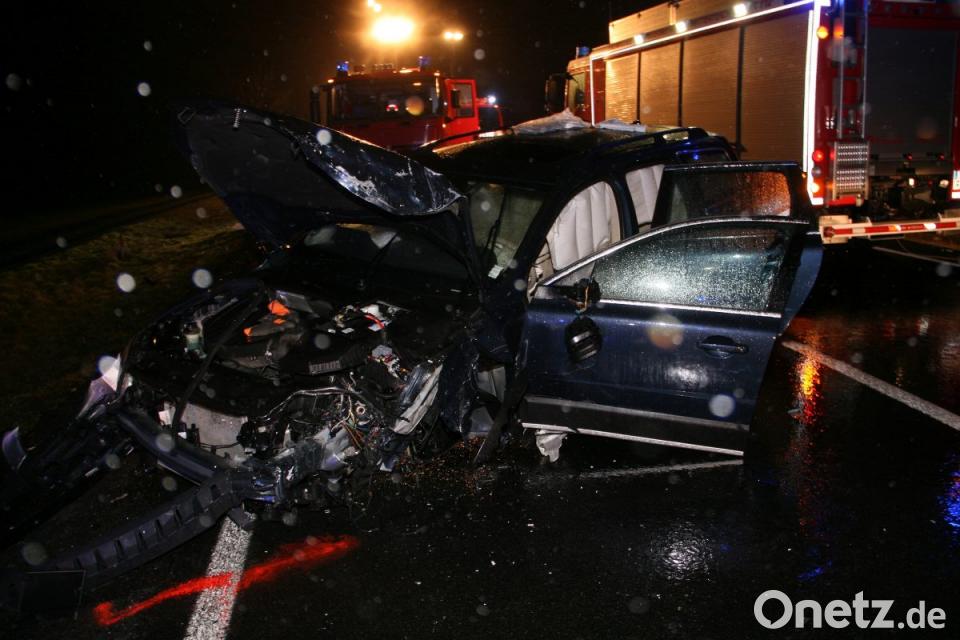 Feuerwehren befreien Unfallopfer nach Frontalzusammenstoß bei Mitterteich | Onetz