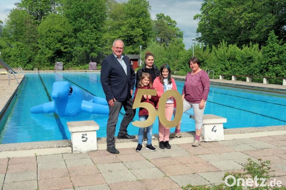 Gut gelaunt eintauchen in die 50. Freibad-Saison | Onetz