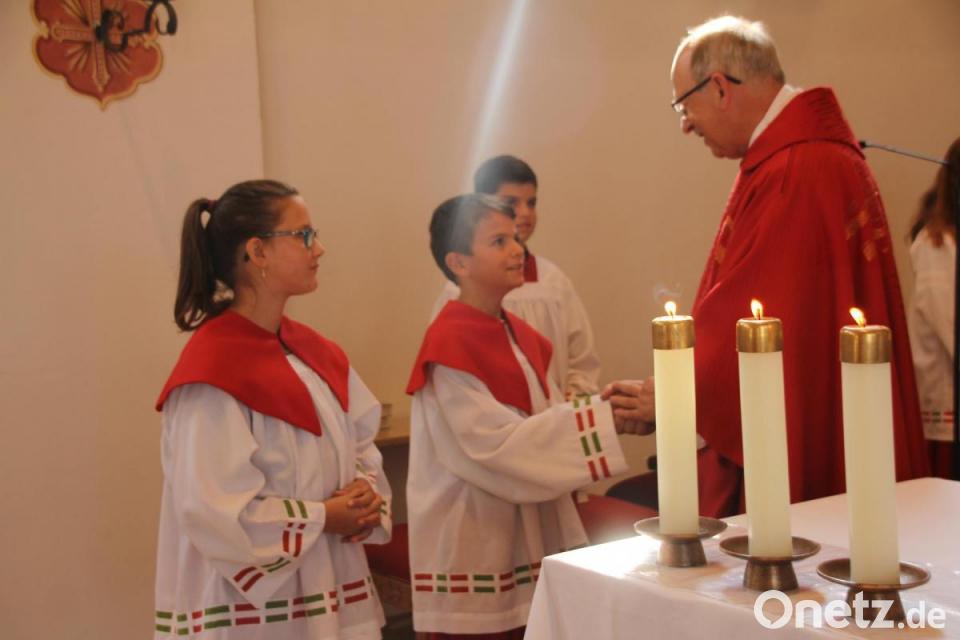 Pfarrei nimmt zwei neue Ministranten auf | Onetz