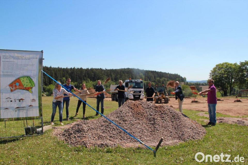 Spatenstich für Naturhof Landfreude in Hainstetten | Onetz