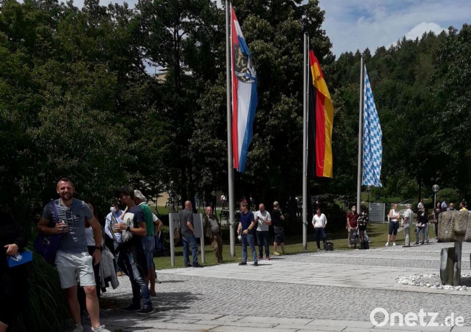 Kfz-Zulassung wird am Landratsamt Schwandorf zur Geduldsprobe | Onetz