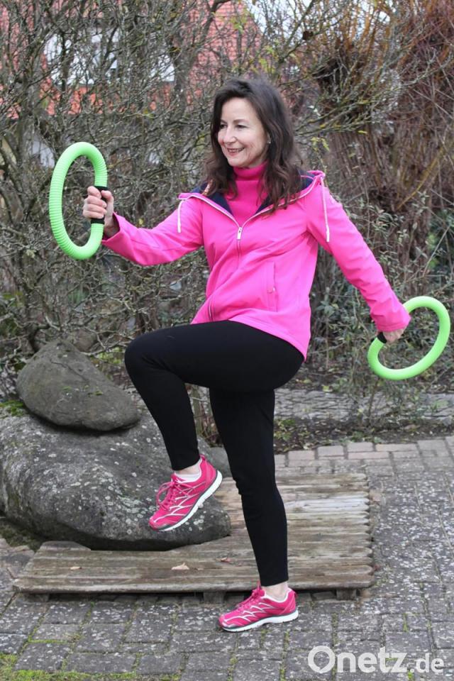 Zu Hause fit bleiben, Teil 5: Übungen mit Smovey-Ringen | Onetz