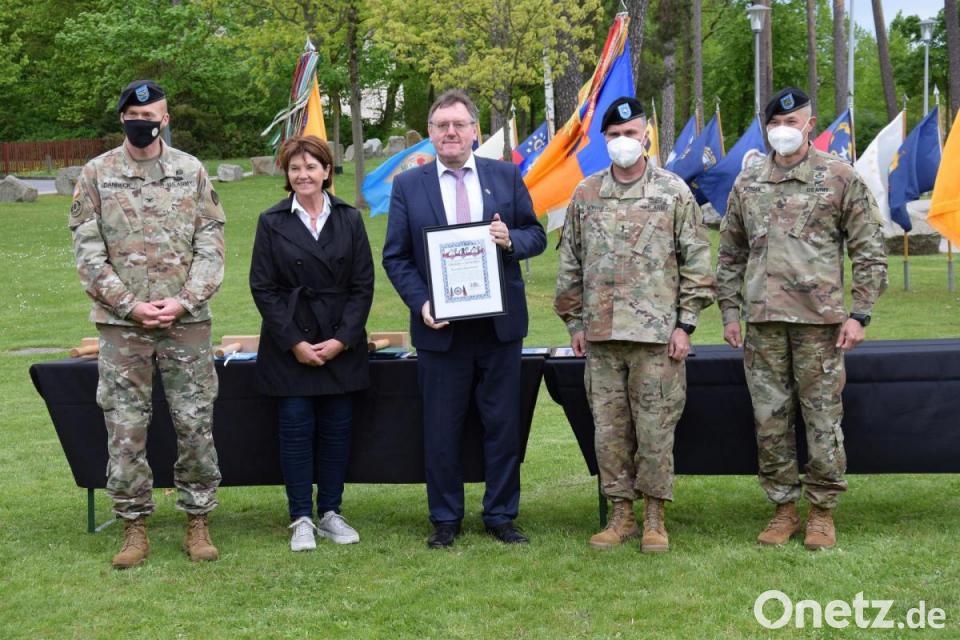 US Army ehrt Vilsecks Bürgermeister Hans-Martin Schertl | Onetz