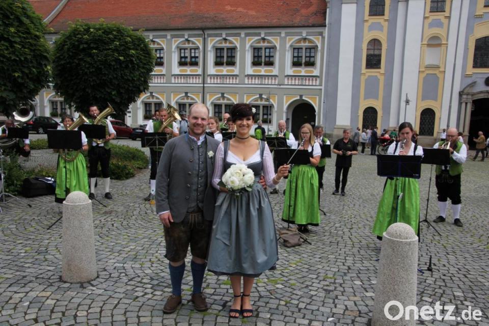Franziska Heindl und Christoph Härtl: Standesamtliche Trauung in Waldsassen | Onetz