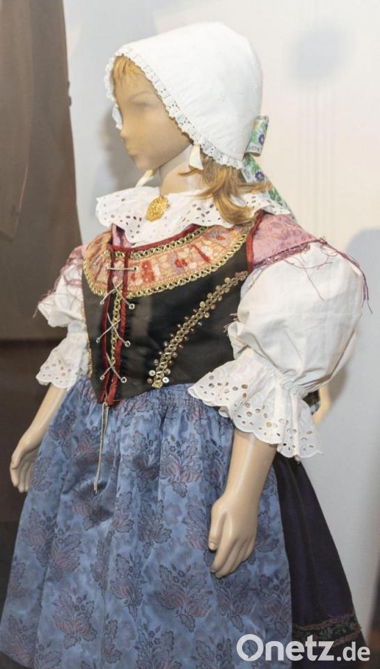 Sonderausstellung mit Egerländer Trachten eröffnet | Onetz