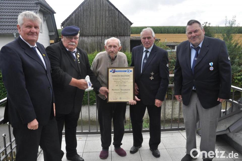 Herbert Neumann seit über 66 Jahren Mitglied im Soldatenverein | Onetz