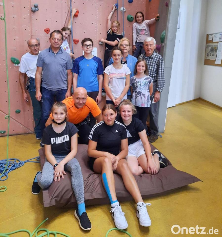 Ferienprogramm in Brand: Erste Kletterversuche am Zuckerhut | Onetz