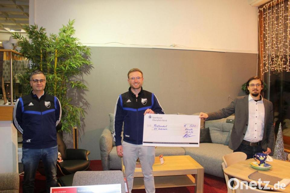 500 Euro von Möbel Kellner für SV Kulmain | Onetz
