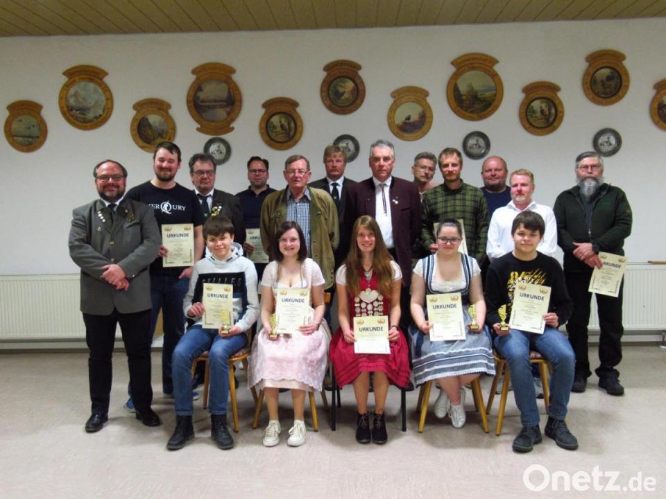 Königsproklamation und Ehrung der Vereinsmeister bei den Schützen in ...