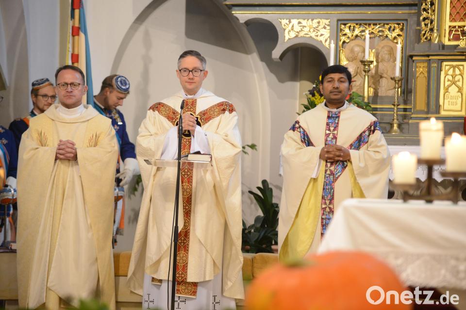 Christen der Seelsorgeeinheit Pleystein begrüßen neuen Pfarrer Adam Karolczak | Onetz