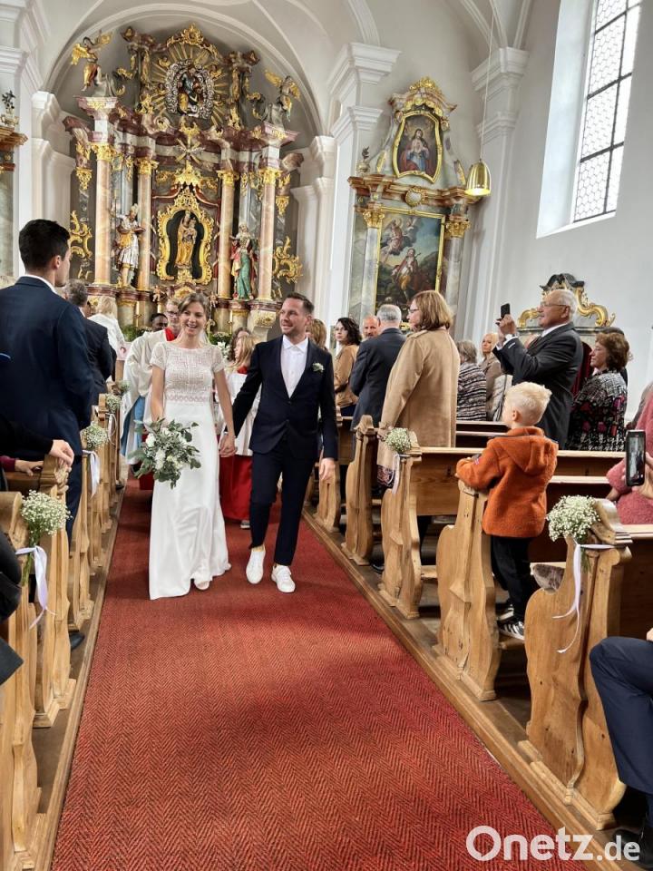 Hochzeit mit Coronaverspätung: Christoph und Franziska Gradl trauen sich in Pirk | Onetz