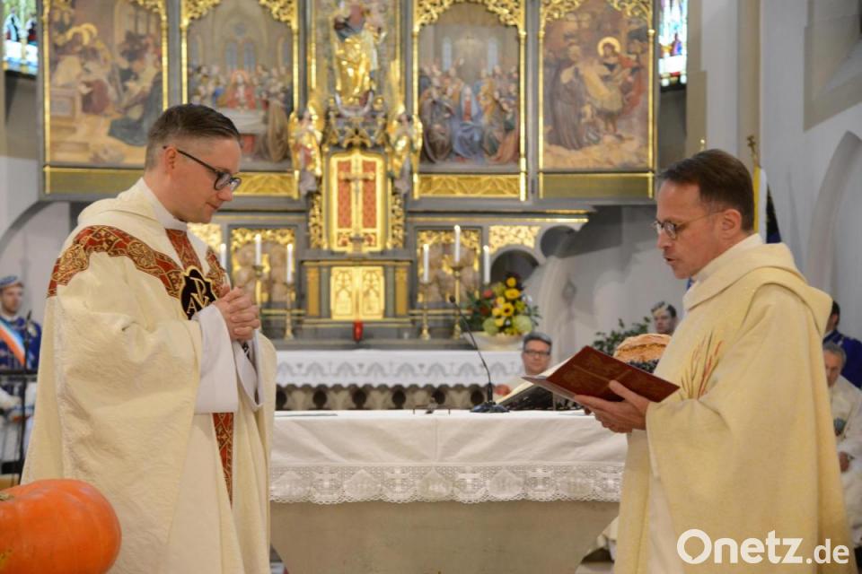 Christen der Seelsorgeeinheit Pleystein begrüßen neuen Pfarrer Adam Karolczak | Onetz
