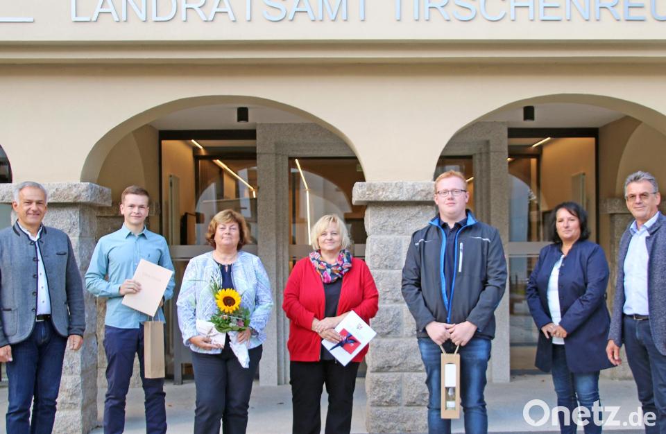 Landrat Grillmeier zeichnet verdiente Mitarbeiter des Landkreises Tirschenreuth aus | Onetz
