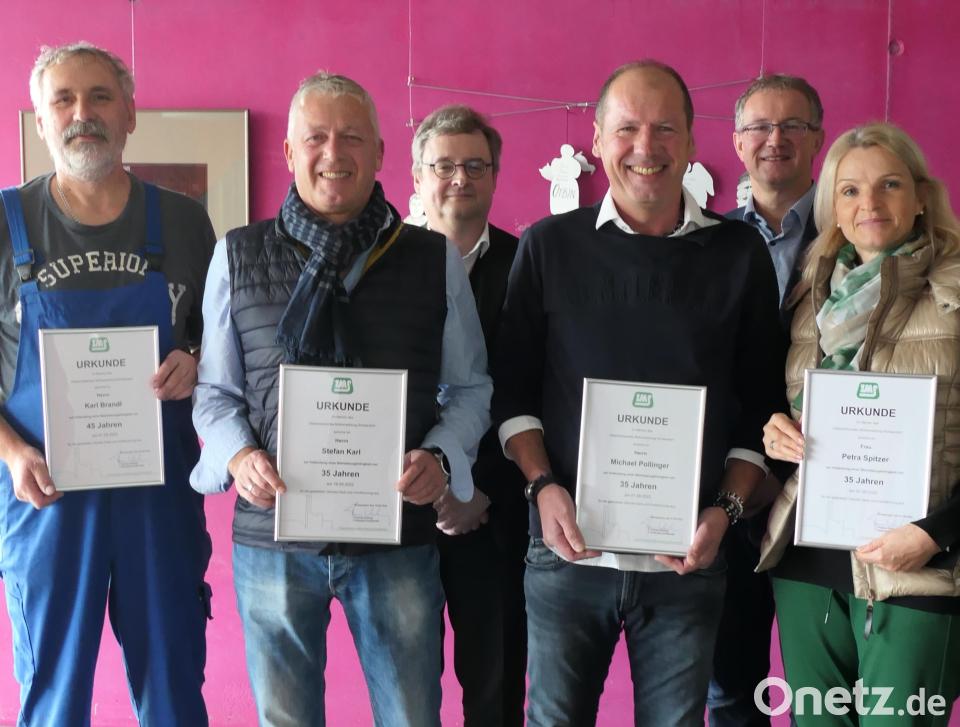 Auszeichnungen für langjährige ZMS-Beschäftigte in Schwandorf | Onetz