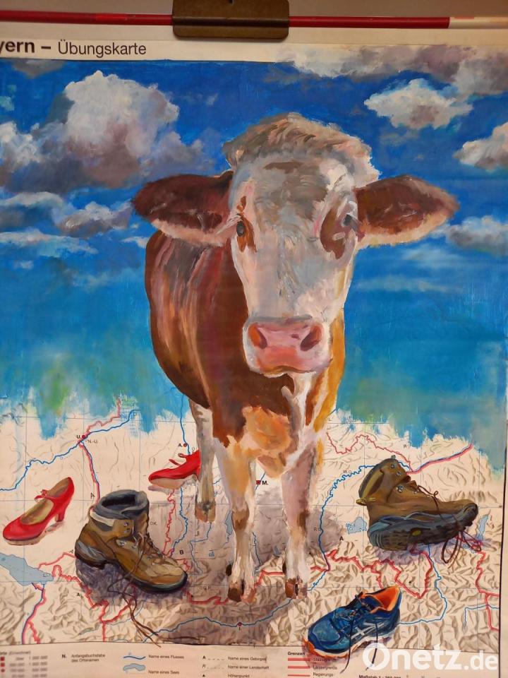 Monika Bugl blättert ihren "Atlas der Eitelkeiten" im Müllkraftwerk ...