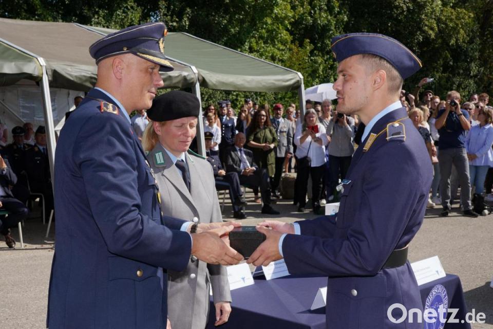 Der Traum vom Fliegen: 27-Jähriger aus Neustadt/WN möchte Jet-Pilot ...