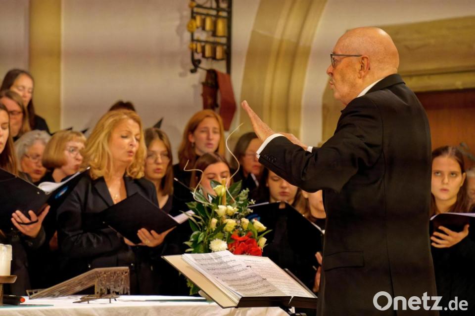 Applaus für das Lebenswerk von Chorleiter Karl Heinz Malzer | Onetz