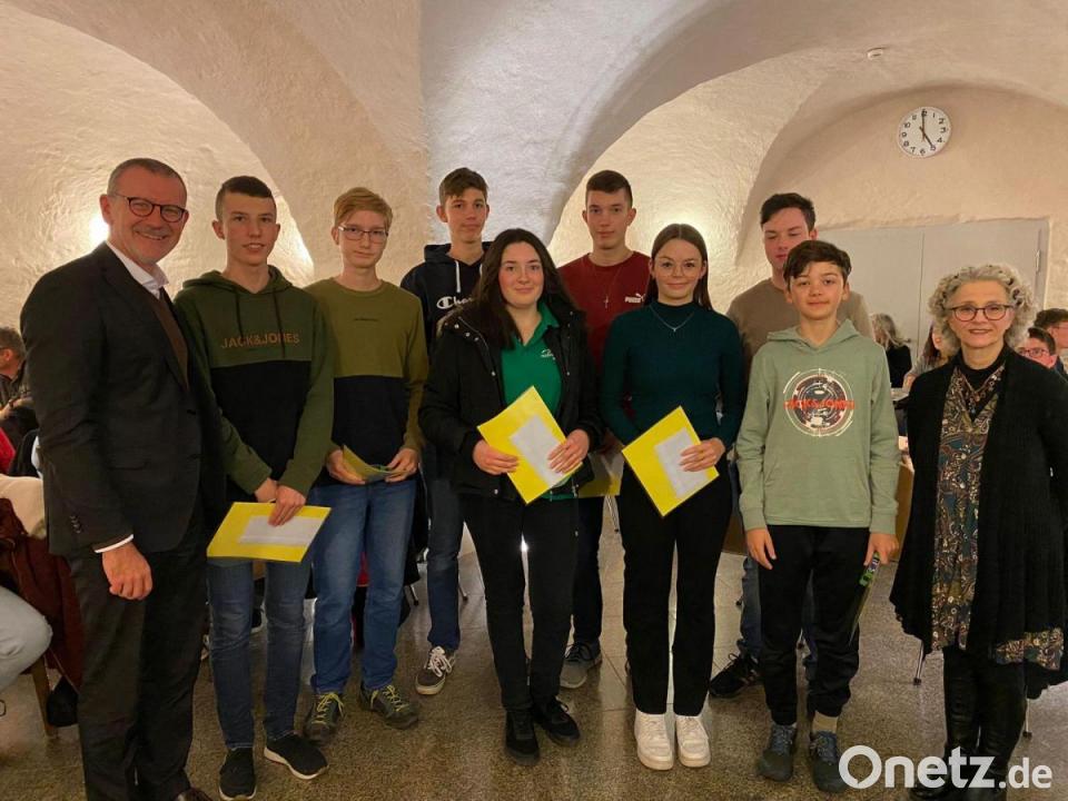 Adventfeier der Minis der Pfarrei Waldsassen mit Ehrungen und Verabschiedung | Onetz