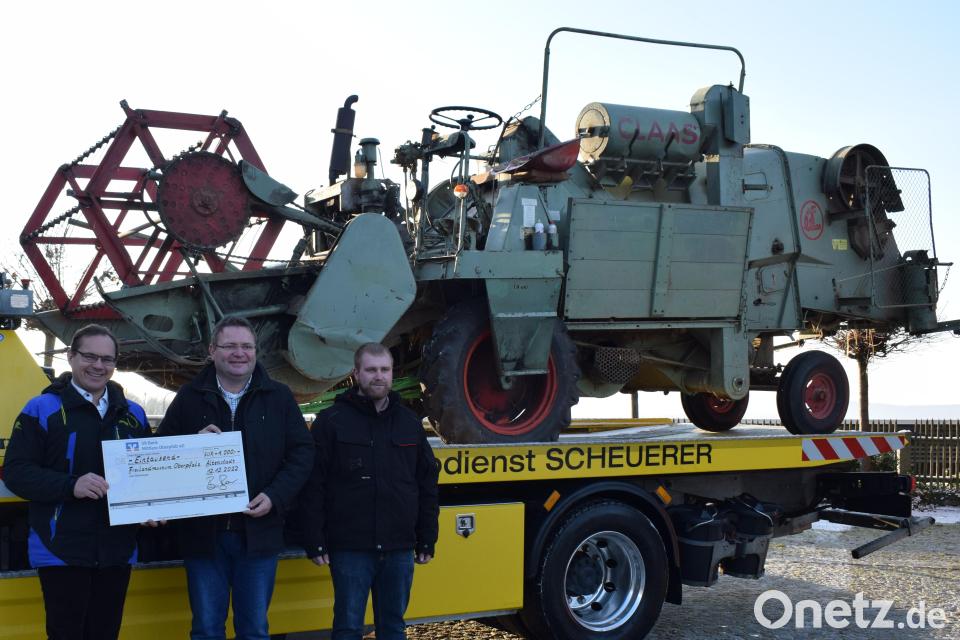 Oldtimer-Mähdrescher für das Freilandmuseum in Neusath | Onetz