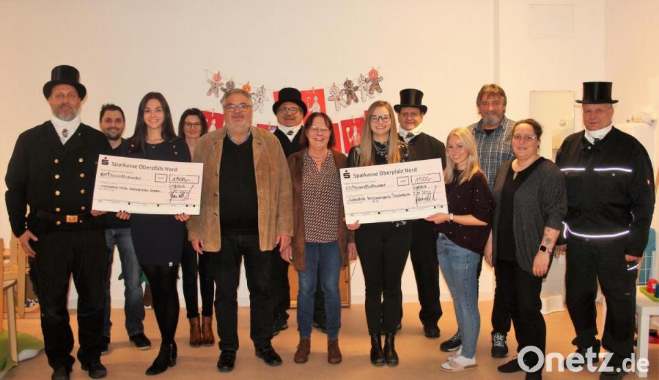 Waldecker Firma Heindl-Kamin spendet 3000 Euro für guten Zweck | Onetz