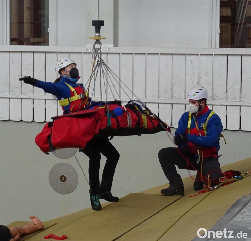 Vanessa Lutz als Pionierin der Bergwacht Fuchsmühl | Onetz