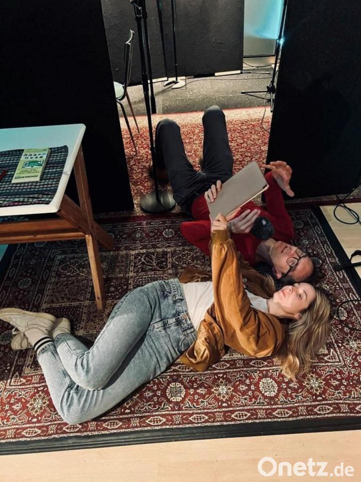 Julia Gruber startet durch: Mit Stars am Set für ARD-Hörspiel und ...