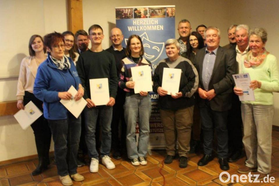 "D'Lustigen Konrader" ehren treue Mitglieder | Onetz