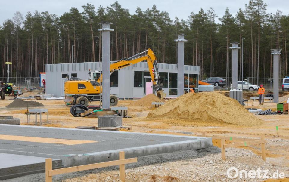 Planungen für ein Hotel am Schnittpunkt von Autobahn 6 und Bundesstraße ...
