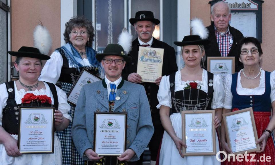 Hoamatland Amberg wählt neuen Vorstand und ehrt Mitglieder | Onetz