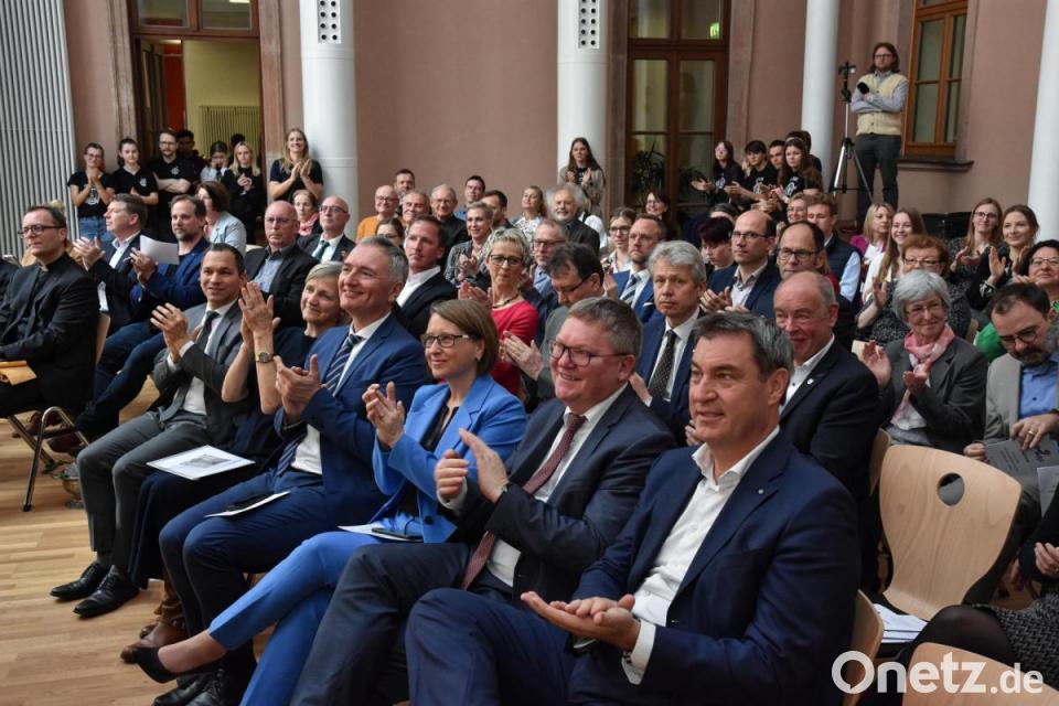 24-Millionen-Projekt abgeschlossen: Max-Reger-Gymnasium feiert mit ...