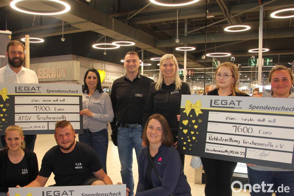 Edeka Legat erlöst mit Einkaufskarte 6200 Euro für drei Vereine | Onetz