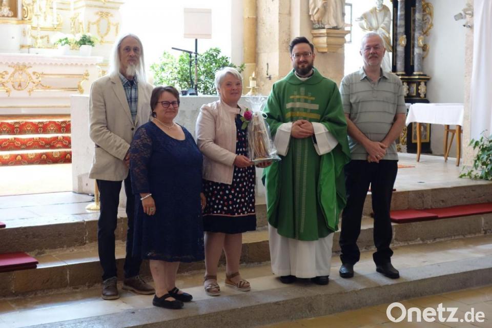 Pfarrei Kastl verabschiedet langjährige Pfarrsekretärin Angelika Hiller | Onetz