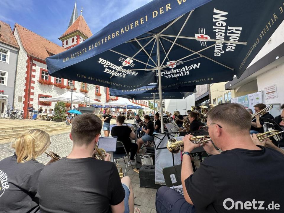 Auch Gewitterregen kann Feierlaune beim Altstadtfest nicht trüben | Onetz