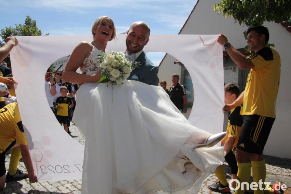 Hochzeitsglocken läuten für Franziska Hackl und Florian Trißl | Onetz