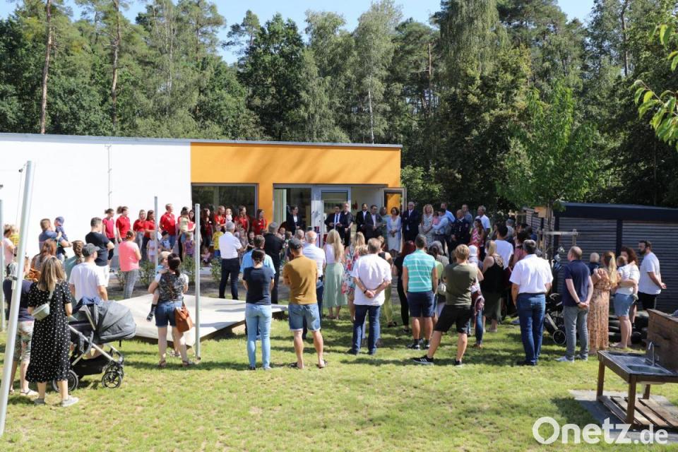 Anbau der neuen Kinderkrippe im Johanniter-Kinderhaus "Weltgestalter" in Wackersdorf eingeweiht ...