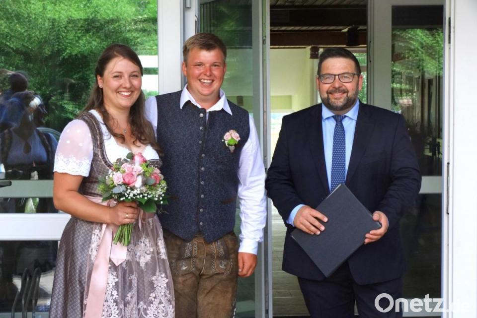 Nach dem Jawort mit dem Traktor nach Plößberg ins Eheglück | Onetz