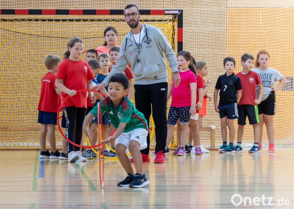 Handballexperte gibt Kindern in Oberviechtach Tipps | Onetz