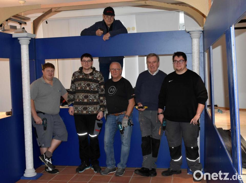 Aufbau für Krippenausstellung in Tirschenreuth hat begonnen | Onetz