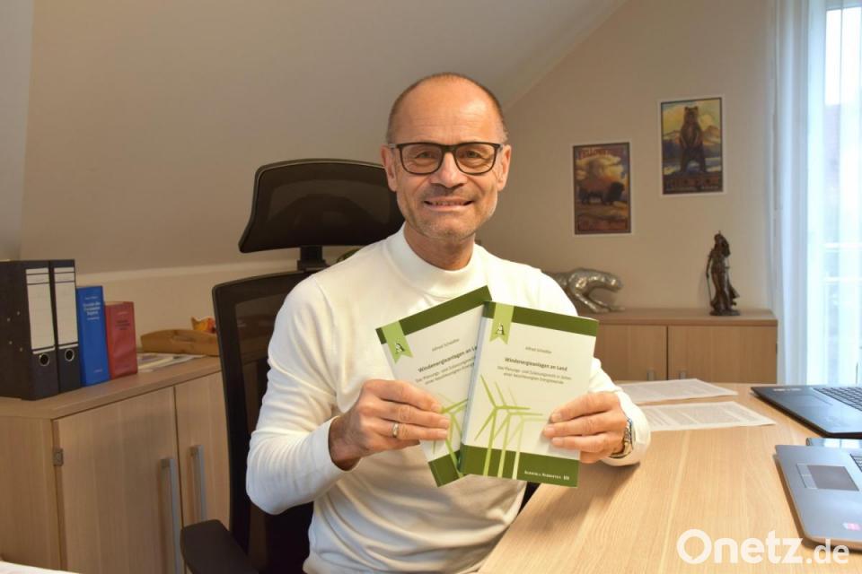 Alfred Scheidler greift als Buchautor das heikle Thema Windkraft auf ...