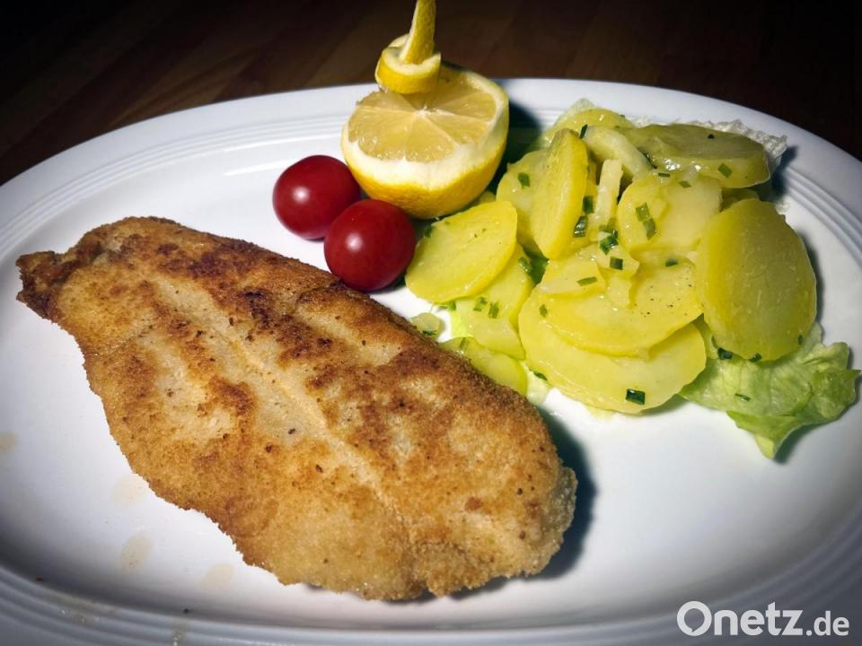 Gebackenes Fischfilet mit Kartoffelsalat | Onetz